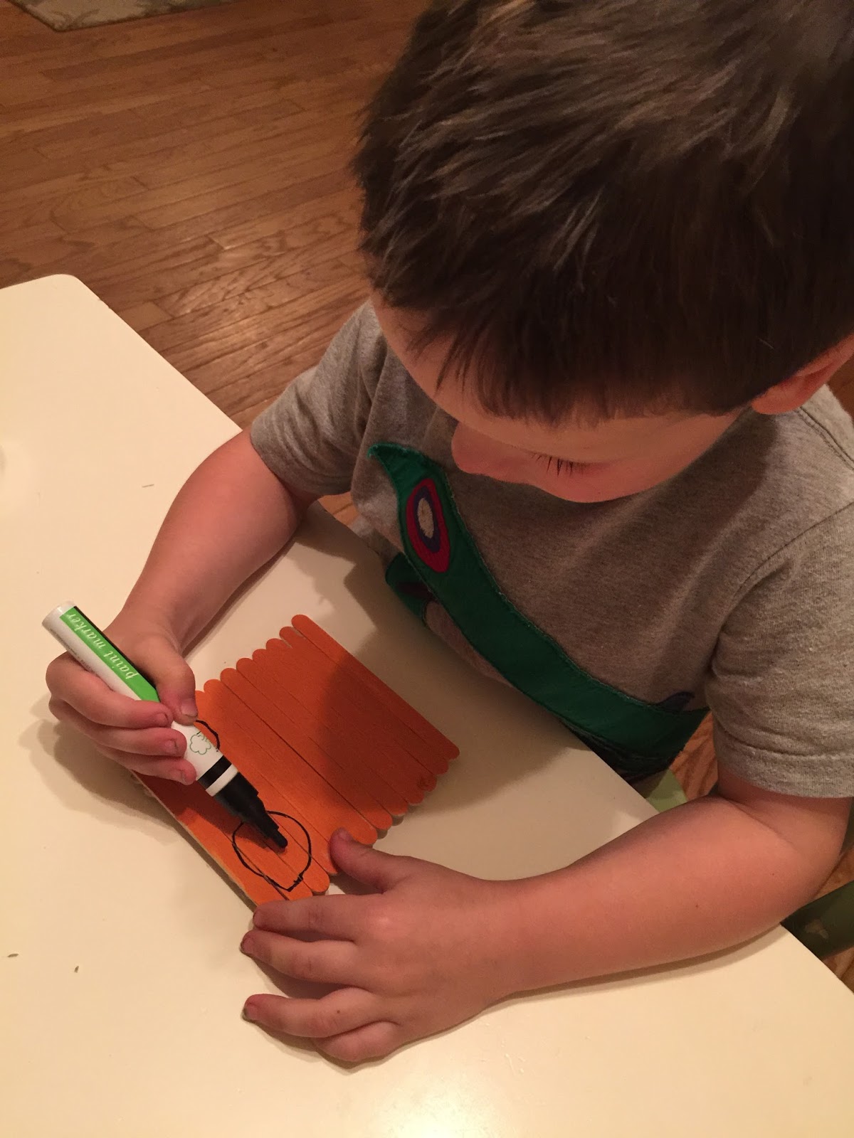 Momfessionals: Easy Peasy Halloween Craft