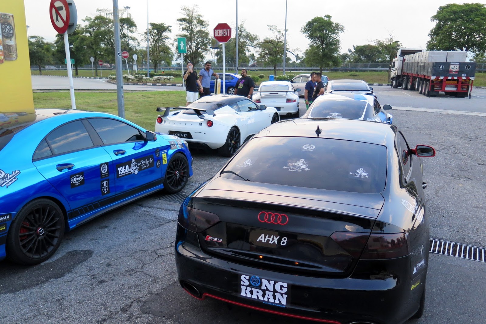 It's what i do: Blue Jackets Songkran drive to Phuket