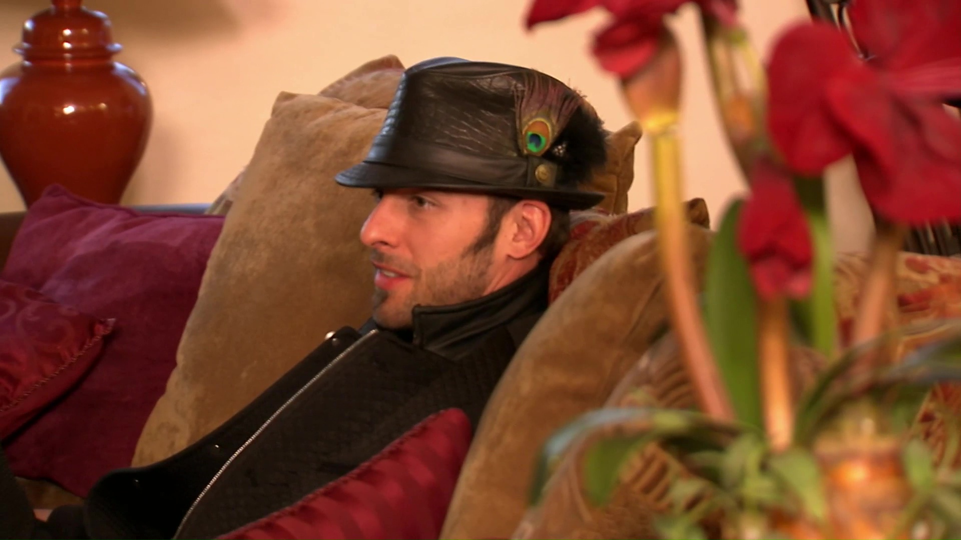 ausCAPS: Nick Hawk shirtless in Gigolos 6-05 "Monkey Business"