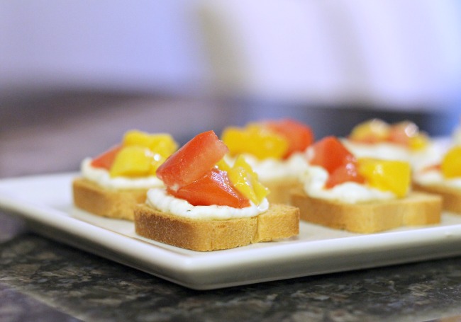 mint love social club: {easy appetizer: mini toasts with boursin ...