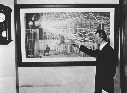 ΑΓΓΙΓΜΑ ΦΥΣΙΚΗΣ...: Σαν σήμερα ... 1856, γεννήθηκε ο Nikola Tesla.