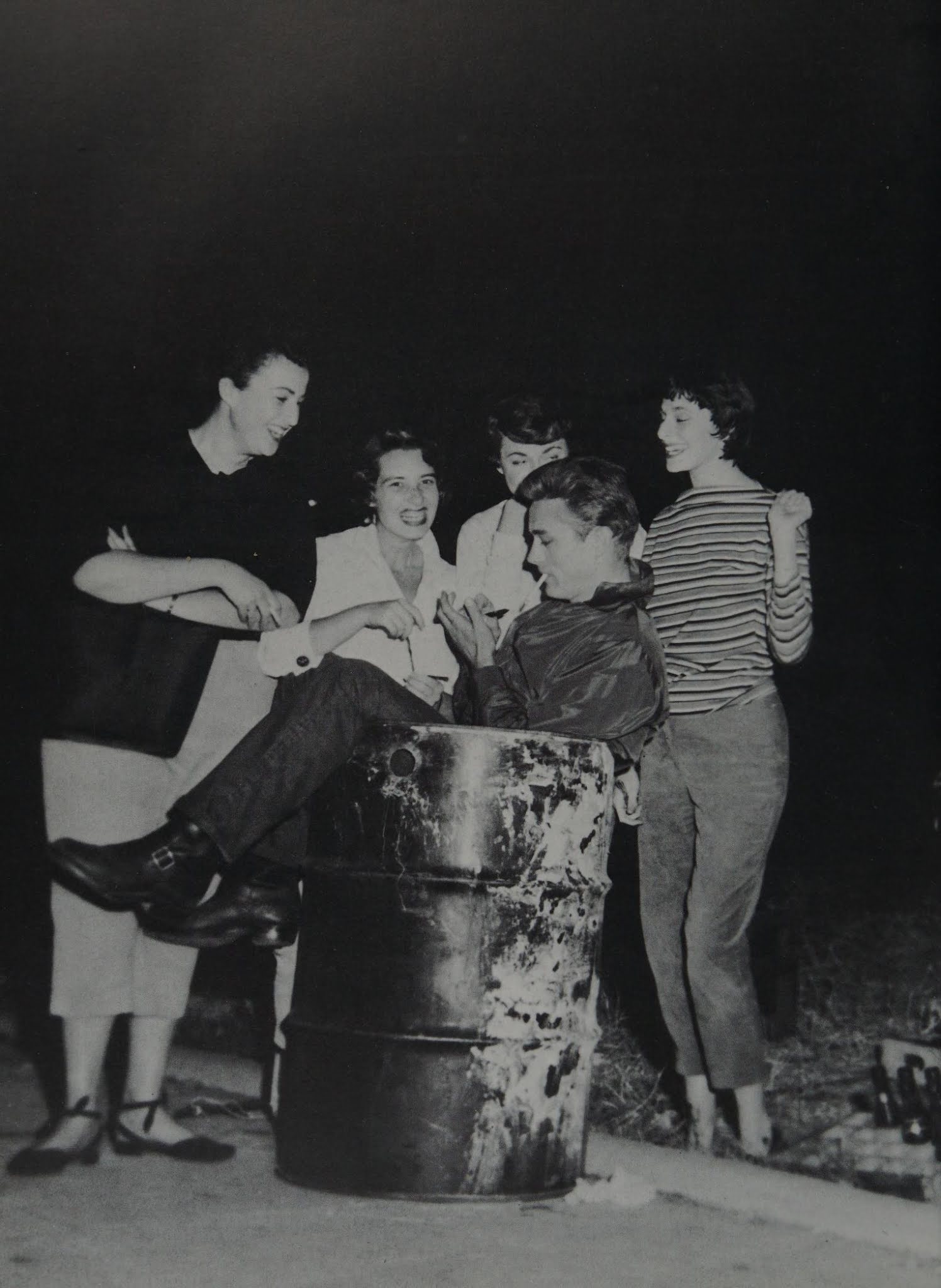 JAMES DEAN: AUTÓGRAFOS Y FANS DE JAMES DEAN.