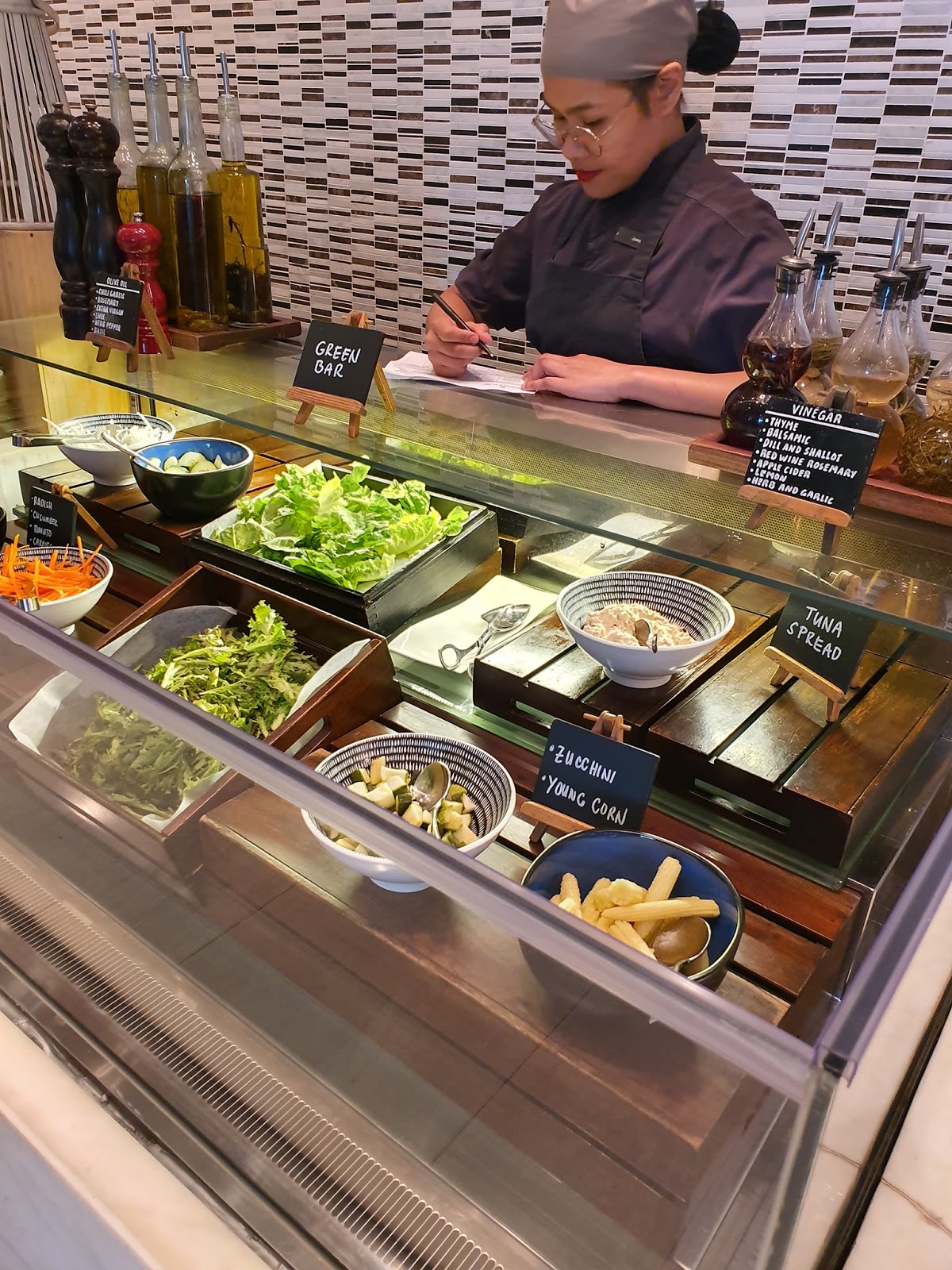 Breakfast Buffet at the Shangrila Hotel BGC