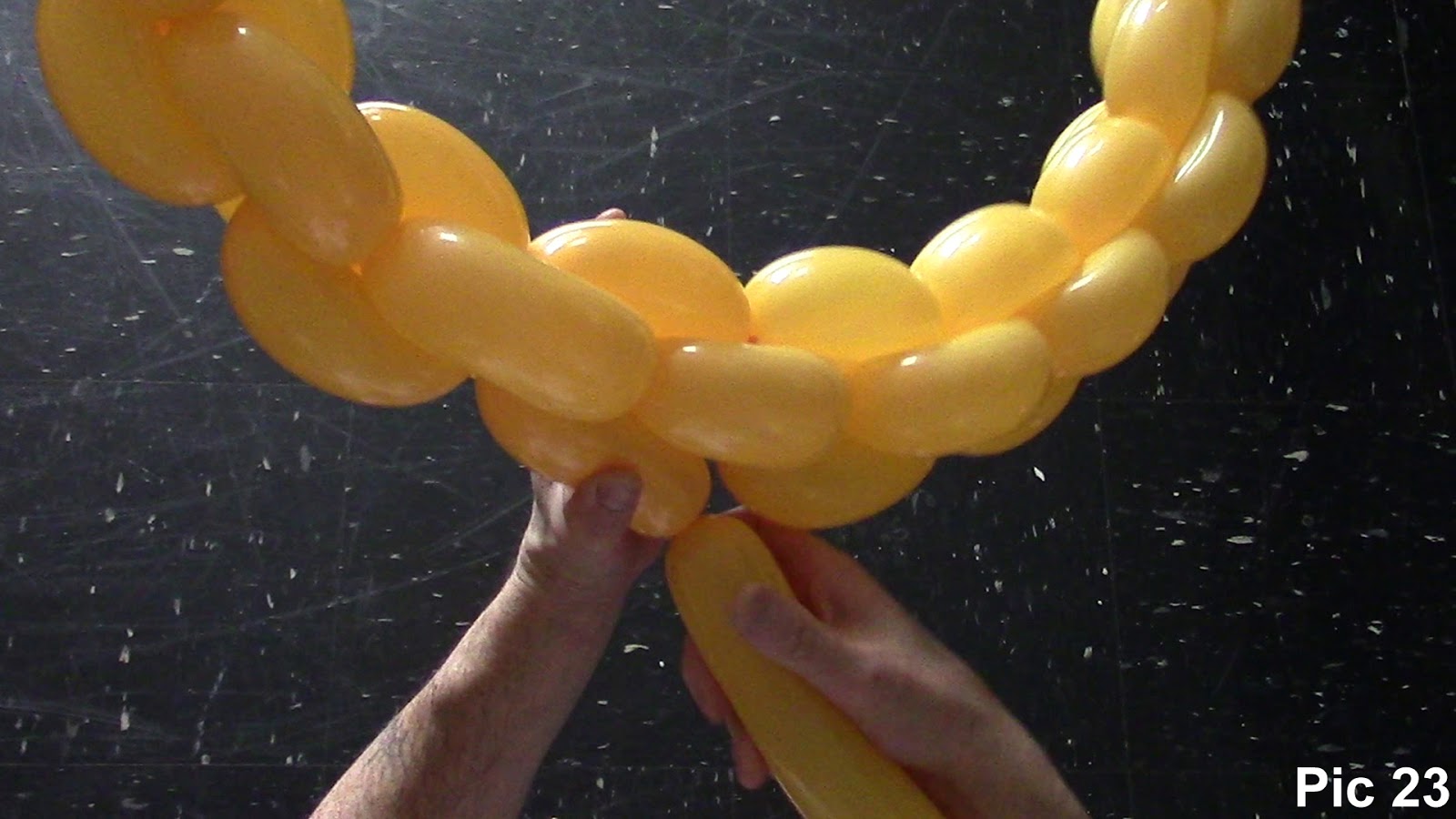 Balloon animals twisting instructions: How to make balloon ring