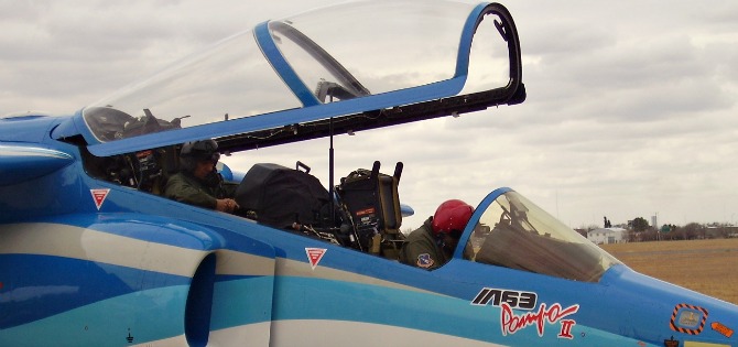 CULTURA AEREA: Primer IA–63 Pampa II de la Nueva Escuadrilla Acrobática ...