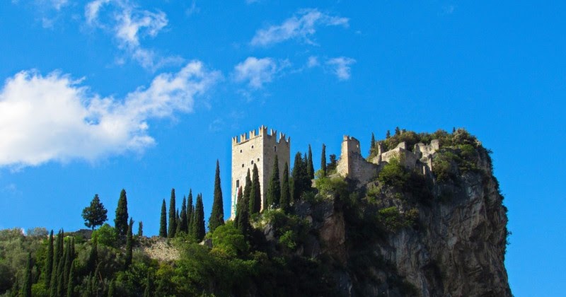 Voglio andare a vivere in montagna!: VISITA AL CASTELLO DI ARCO, FIORE ...