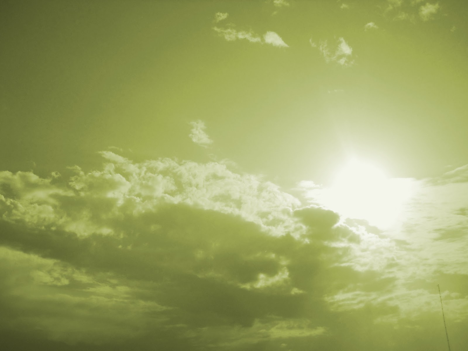 ANSHUL SINGH PHOTOGRAPHY: CLOUDY EFFECT