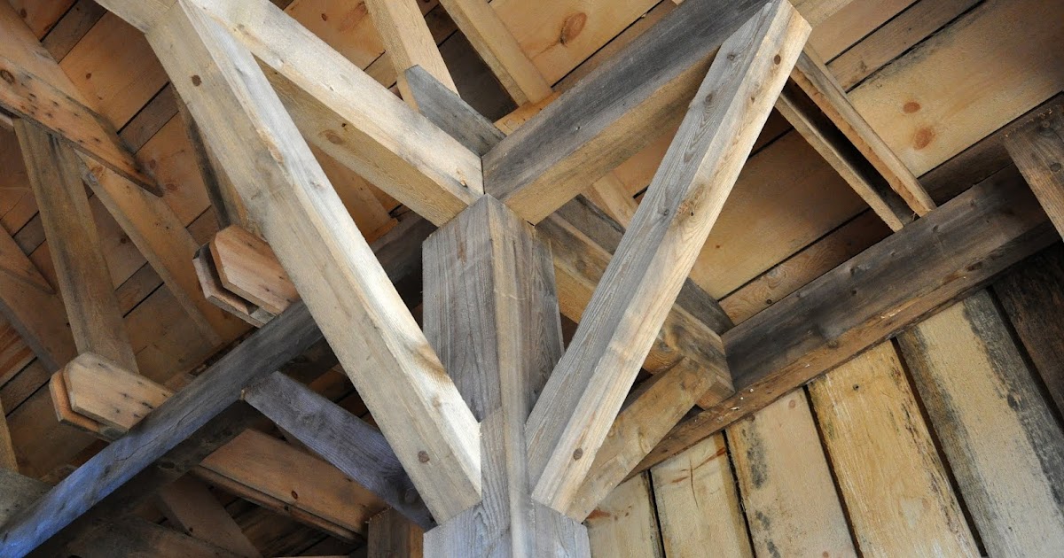 ¿Qué esfuerzos resisten los elementos estructurales de madera?