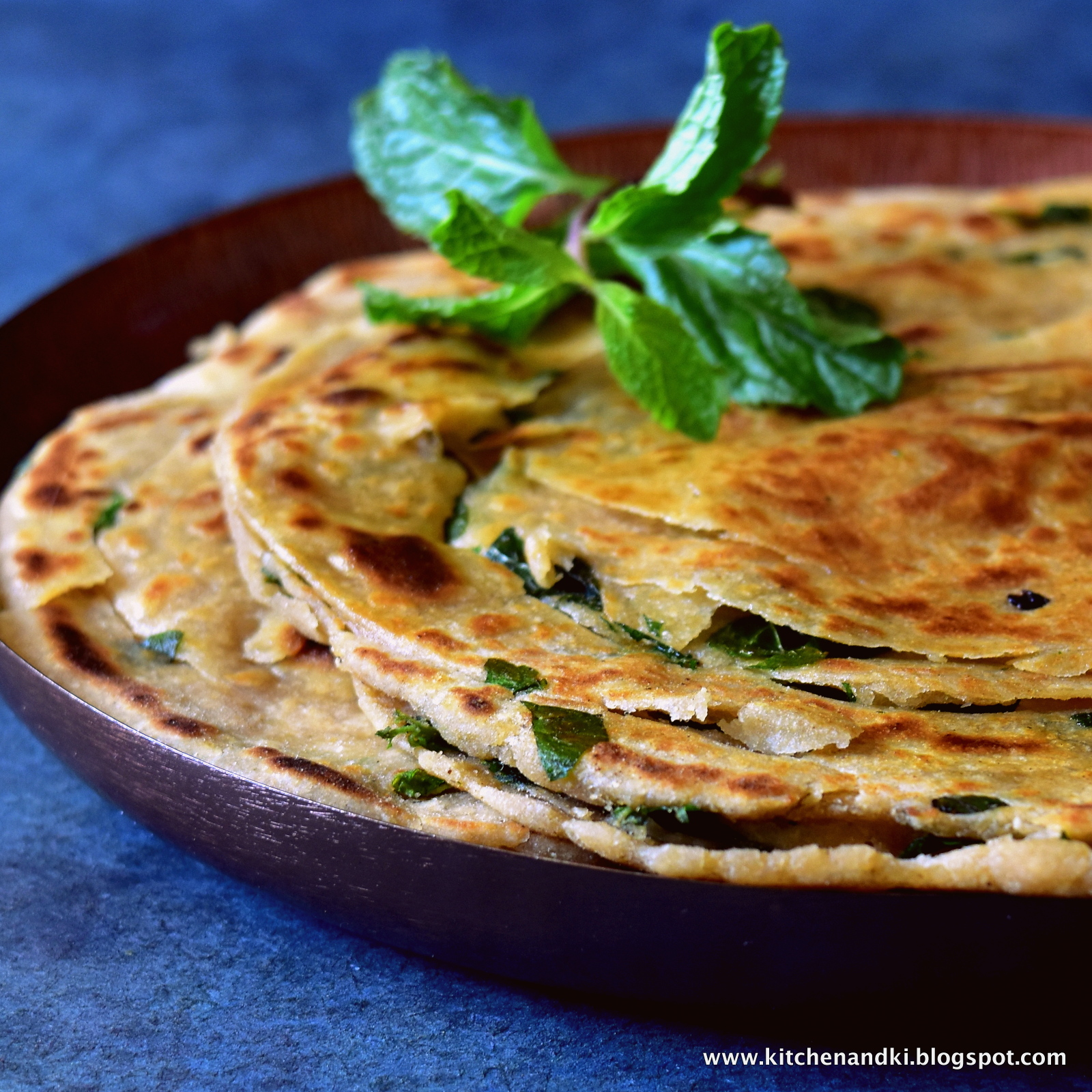 Lehsuni Pudina Lachha Paratha/ Minty Garlic Layered flatbread