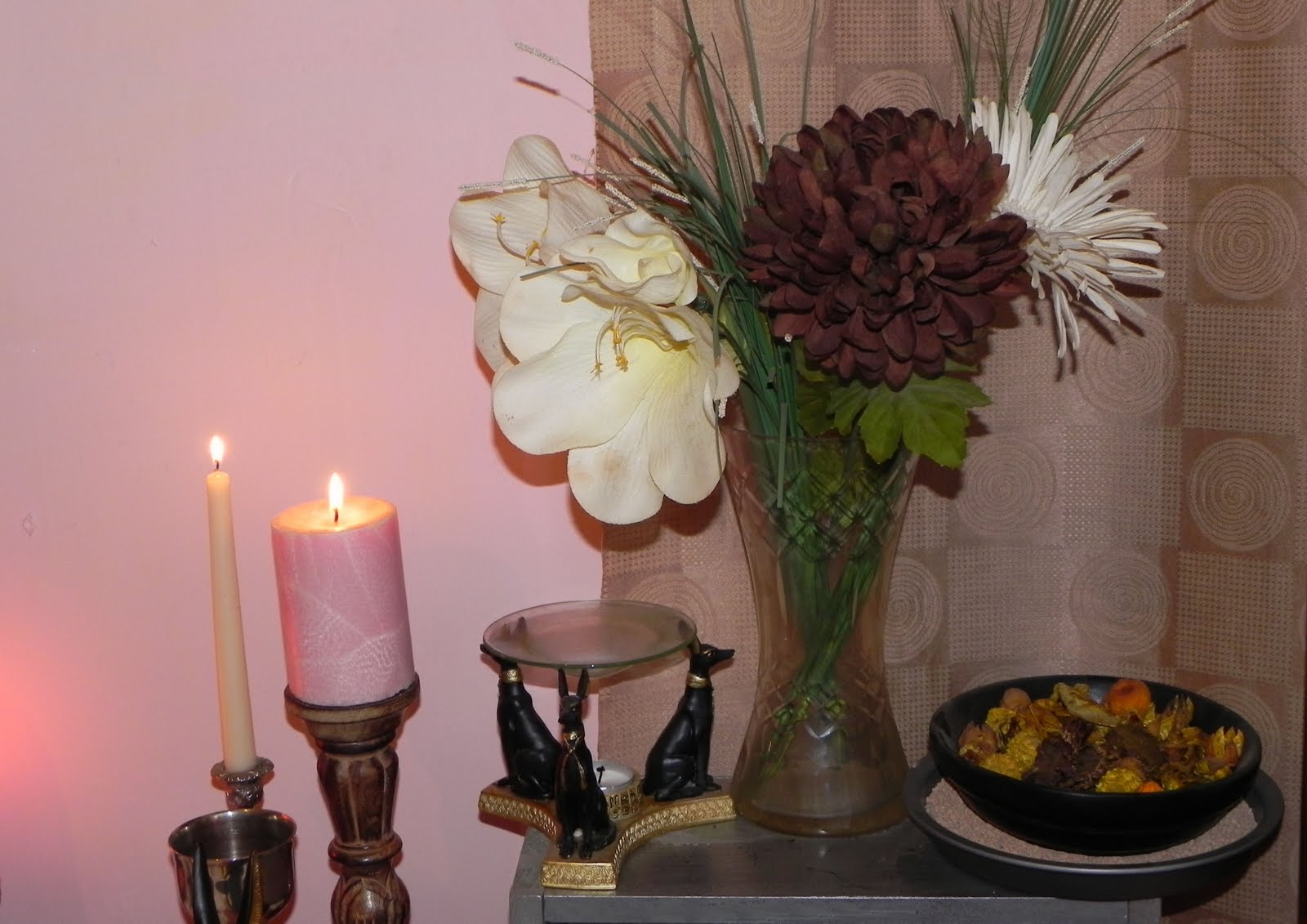 The Wiccan Altar - pendencrystals