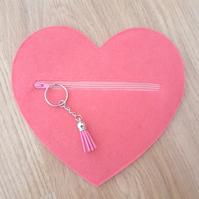 Heart shaped zipper purses - pattern and tutorial |Keeping it Real