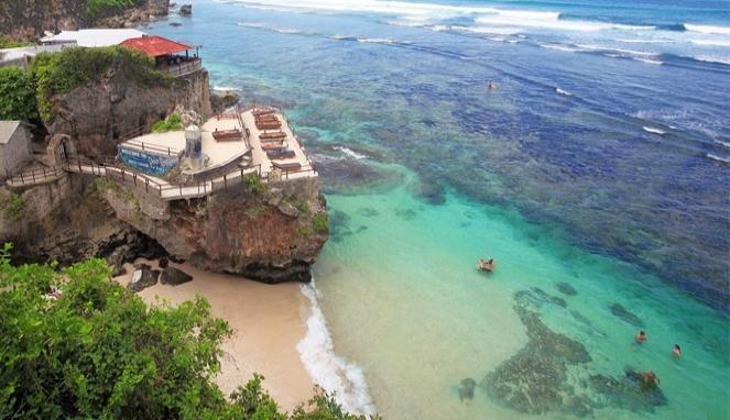 Pantai Suluban, Wisata Bali Nirwana Di Balik Karang