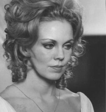 Shadows on the Wall: An Online Dark Shadows Fanzine: 3 of Angelique