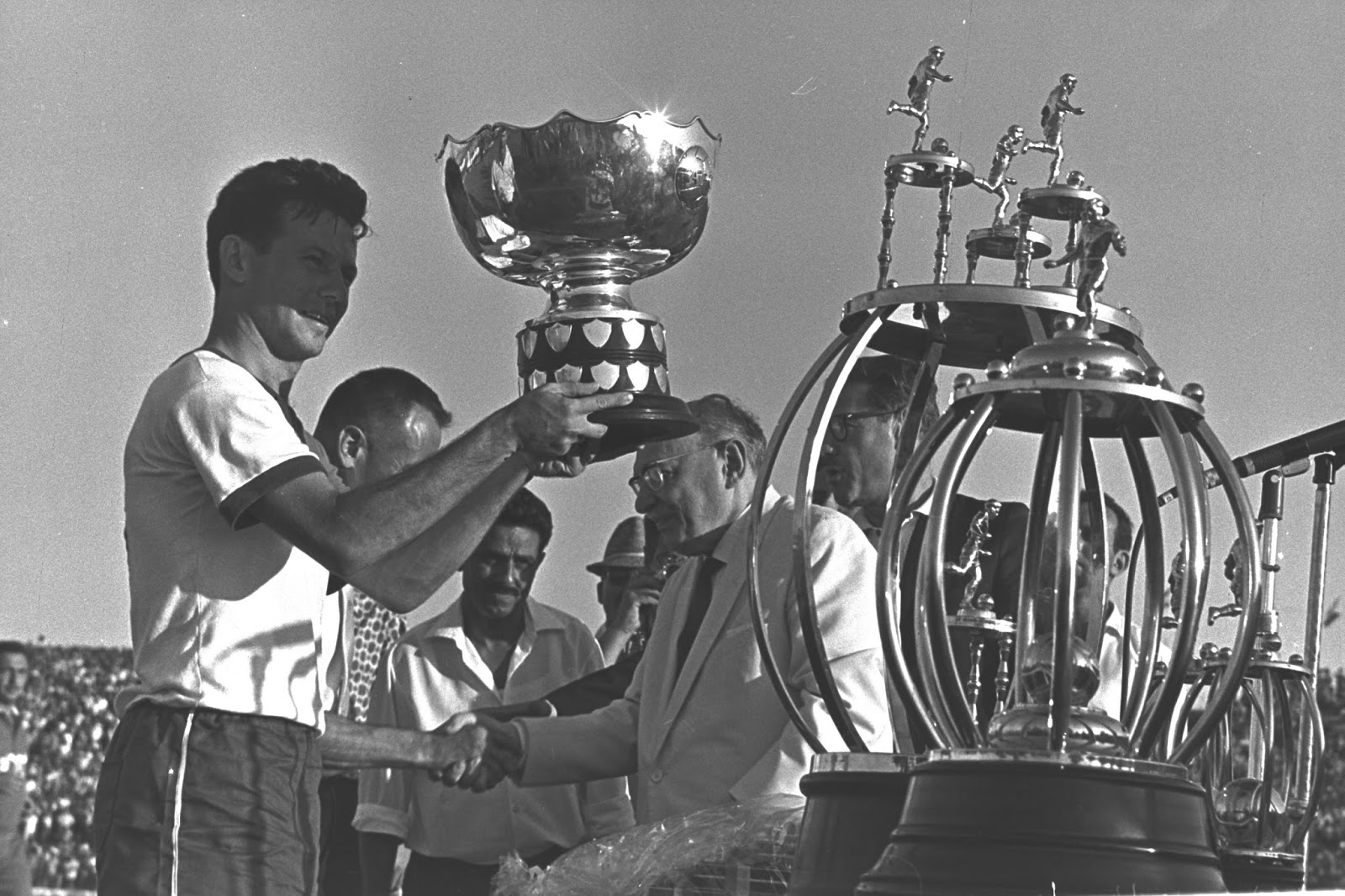 Israel's soccer team holding the Asian cup, June 3rd 1964