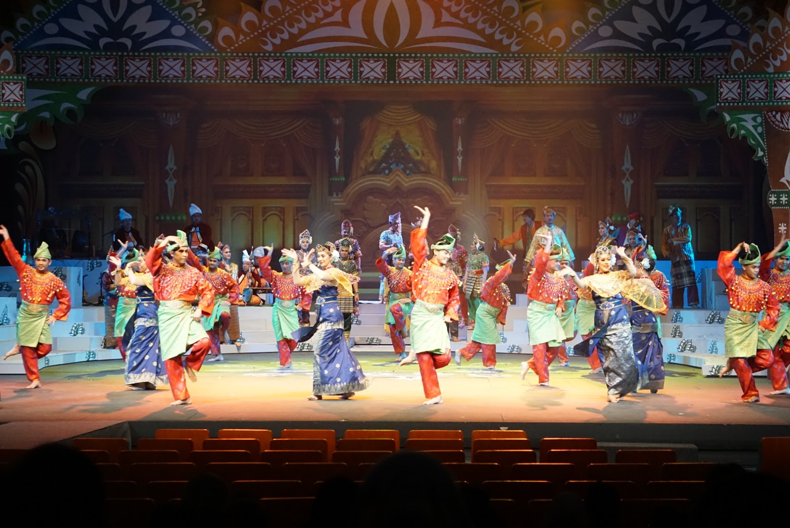 TEATER MAKYUNG RAJA BESAR MAHA GADING ANGKAT SENI MAKYUNG DALAM ...