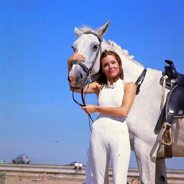 35 Beautiful Photos of Diana Rigg in the 1960s and ‘70s ~ Vintage Everyday