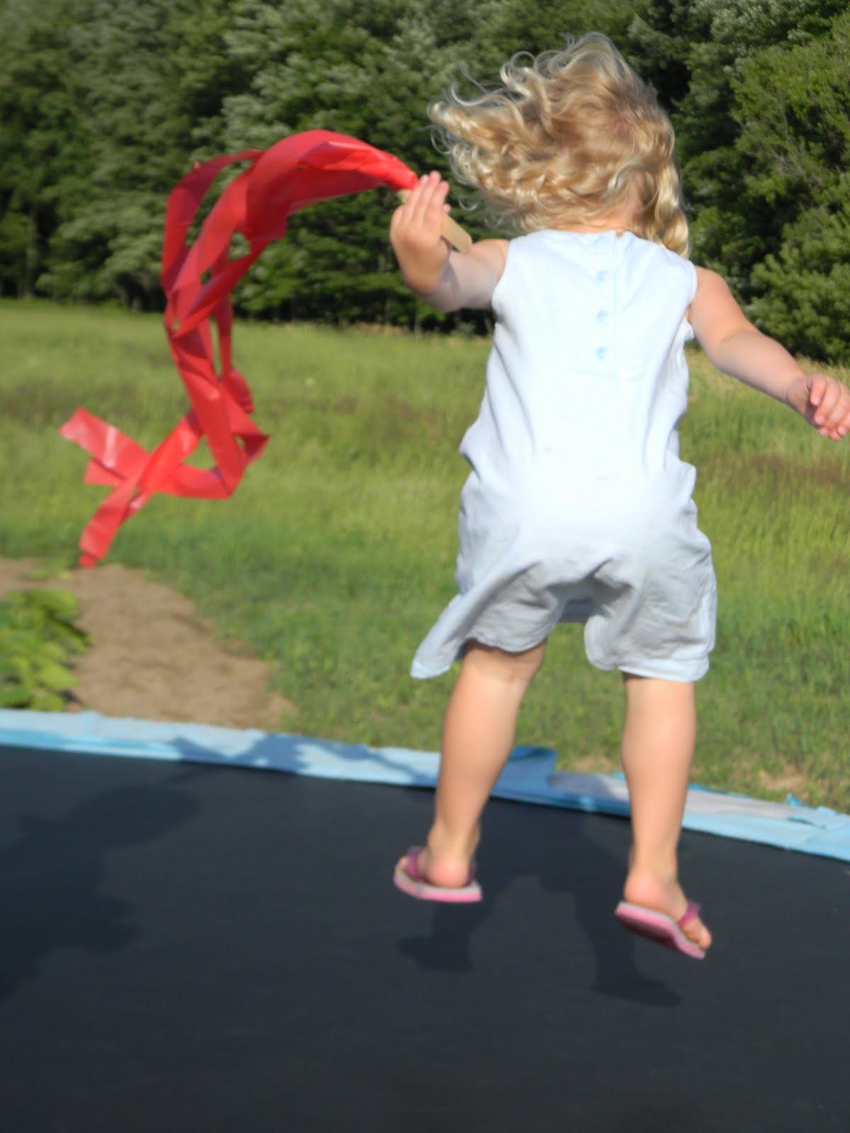 THE MOORE FAMILY: Windy Day Fun