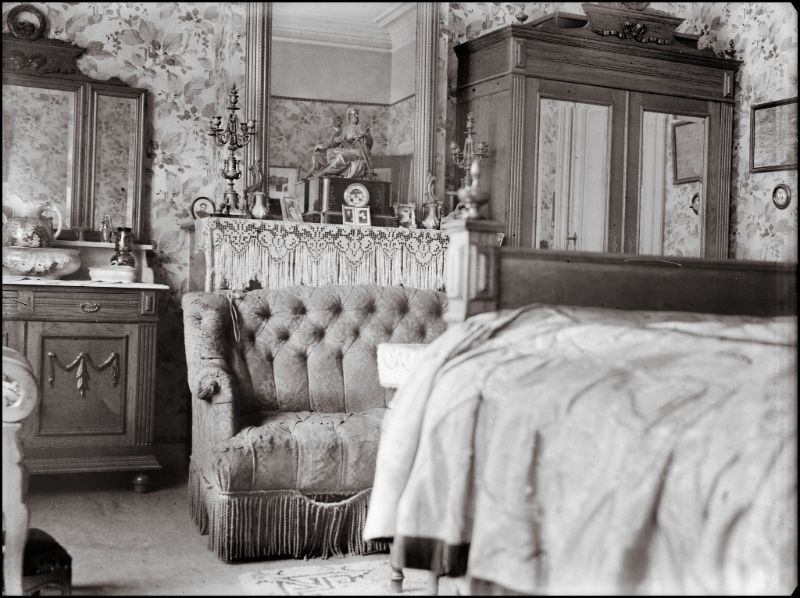 Amazing Found Photos Show Interior of a French House in the 1920s ...