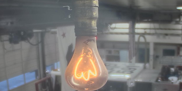 La historia de la bombillo que lleva encendida más de 115 años