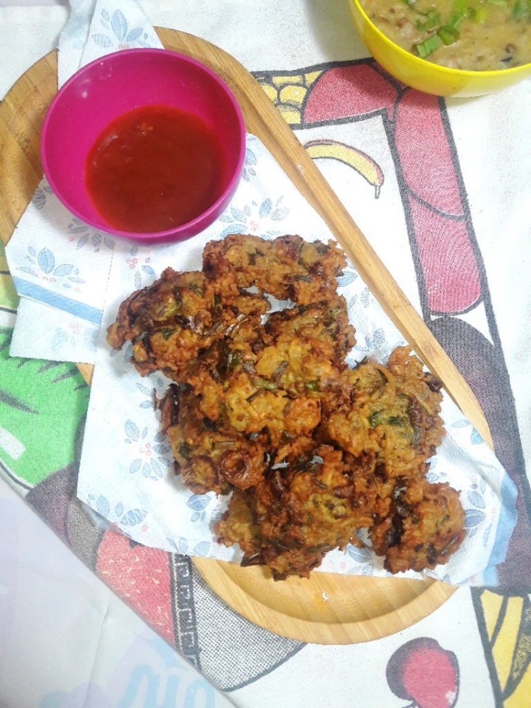 Noodles Pakora Recipe - Yummy Traditional