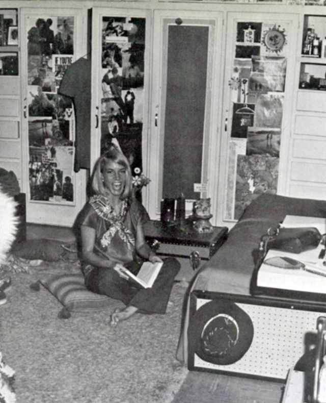 A Look at Girls’ College Dorm Rooms in the Seventies ~ Vintage Everyday