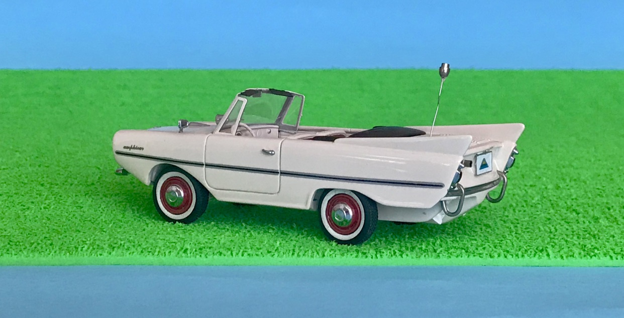 El Kekomóvil: Amphicar 1961 de Neo Scale Models
