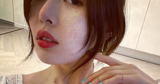 Hyuna shows off her clavicle piercings - Theqoo 더쿠