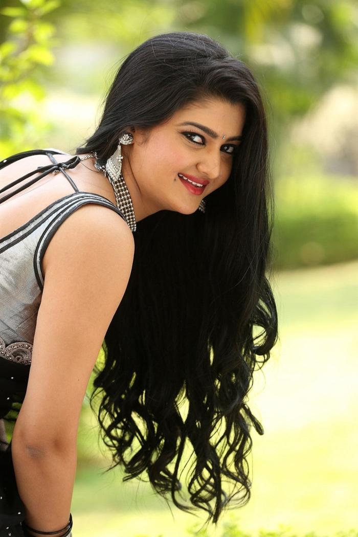 Beautiful Indian Girl Akshitha Navel Hip Show in Black Saree | Indian ...