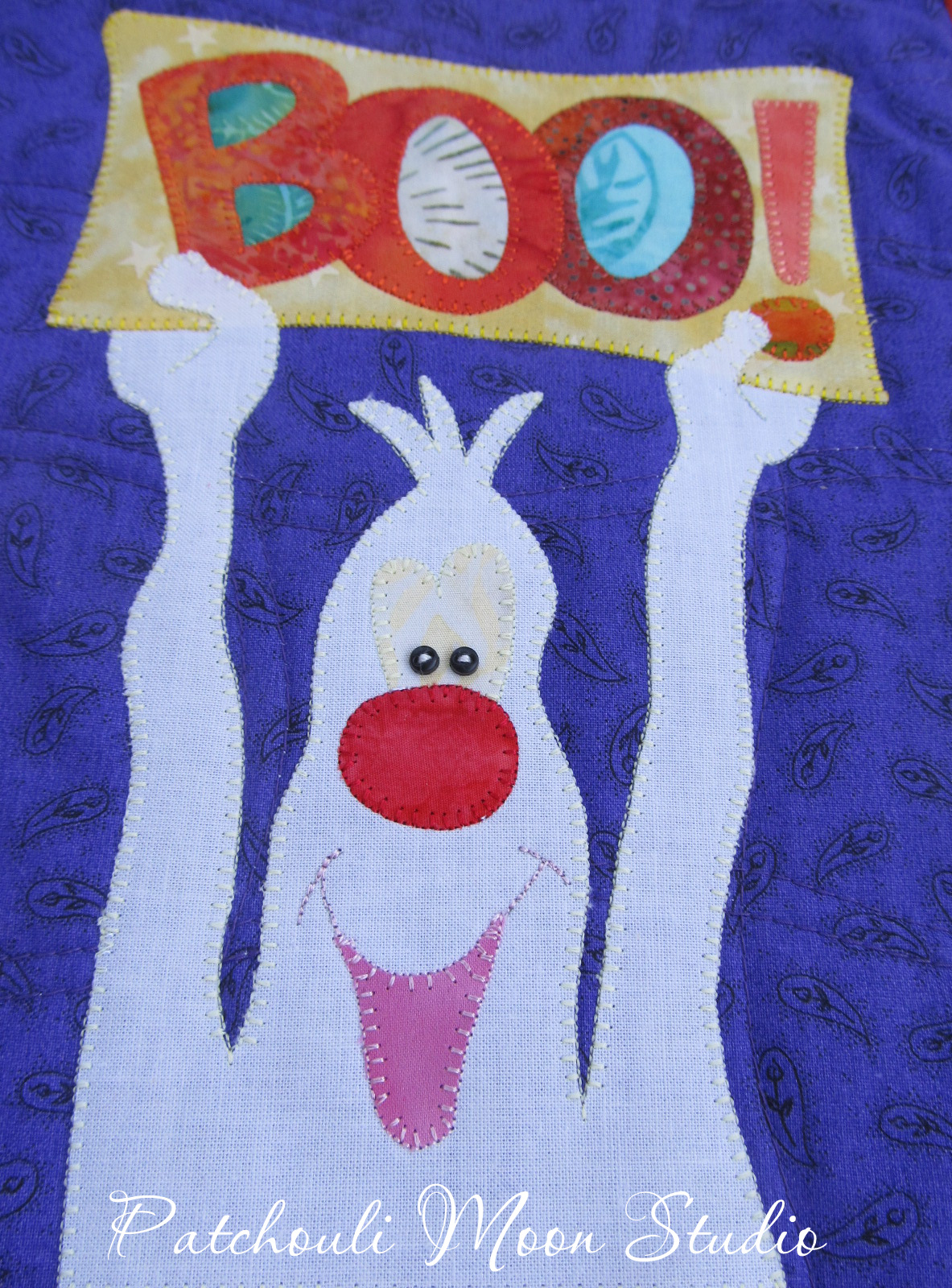 Patchouli Moon Studio: Applique Boo Ghost Wall Quilt