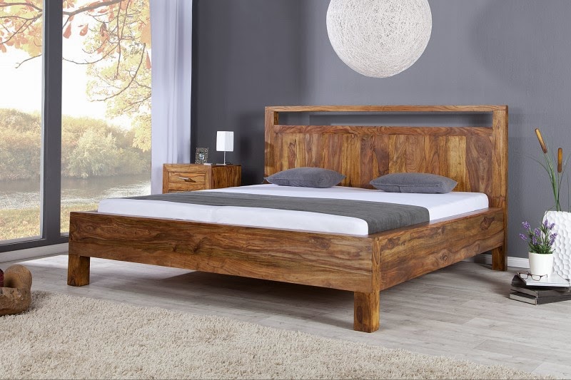 Luxusný nábytok REACTION: Luxusná posteľ z masívneho dreva