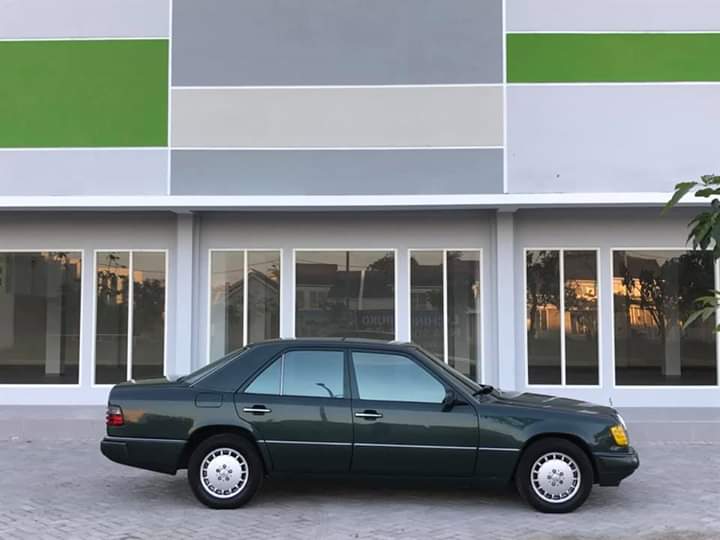 Dijual mercy boxer 300E M/T 1991 green on green pajak hidup - LAPAK ...