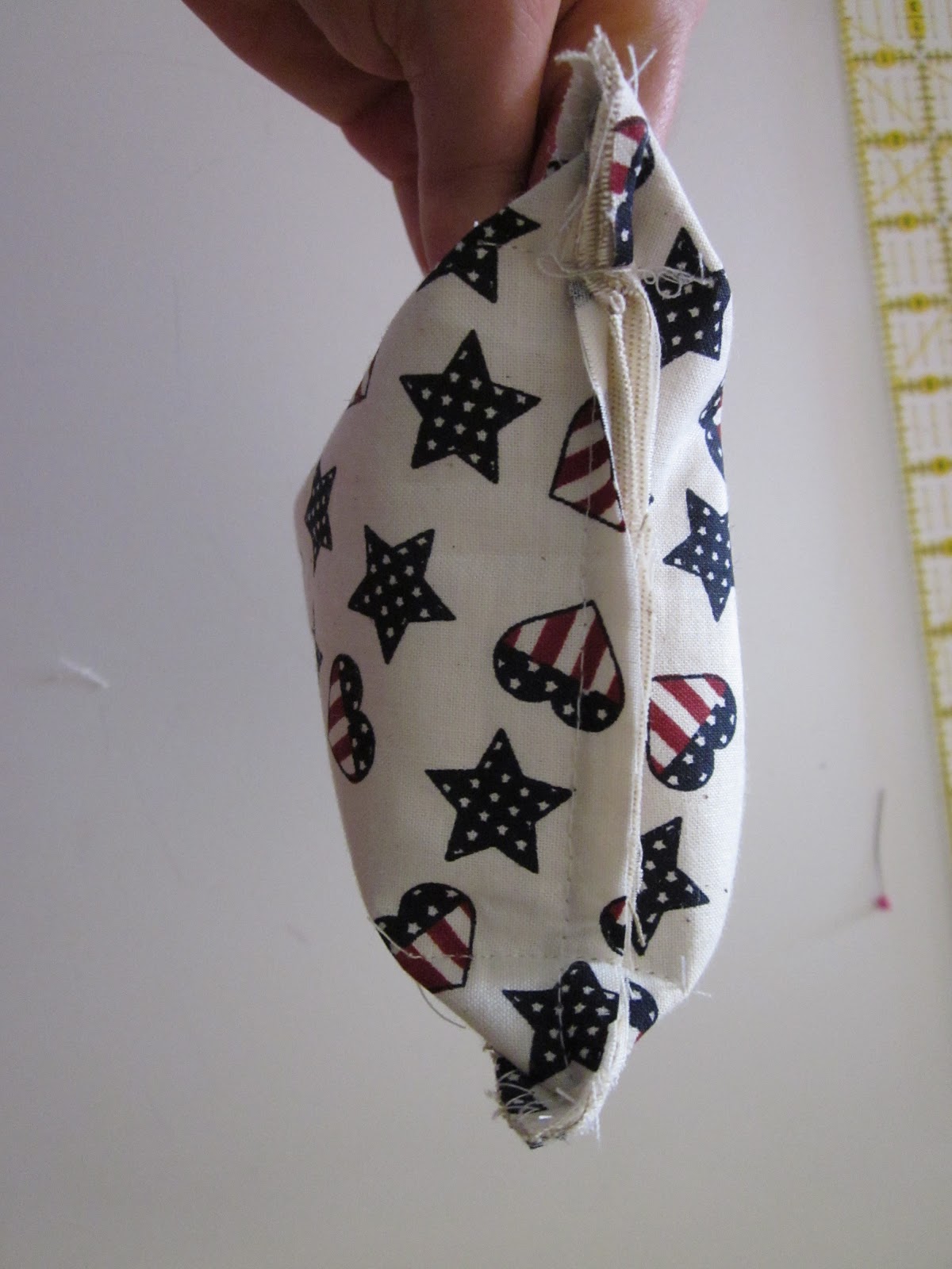 Sew in love with craft: Thumbtacks paper clips mini bag tutorial