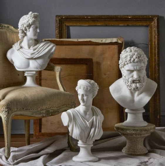 AM Dolce Vita: Staircase Ledge Decorating Ideas