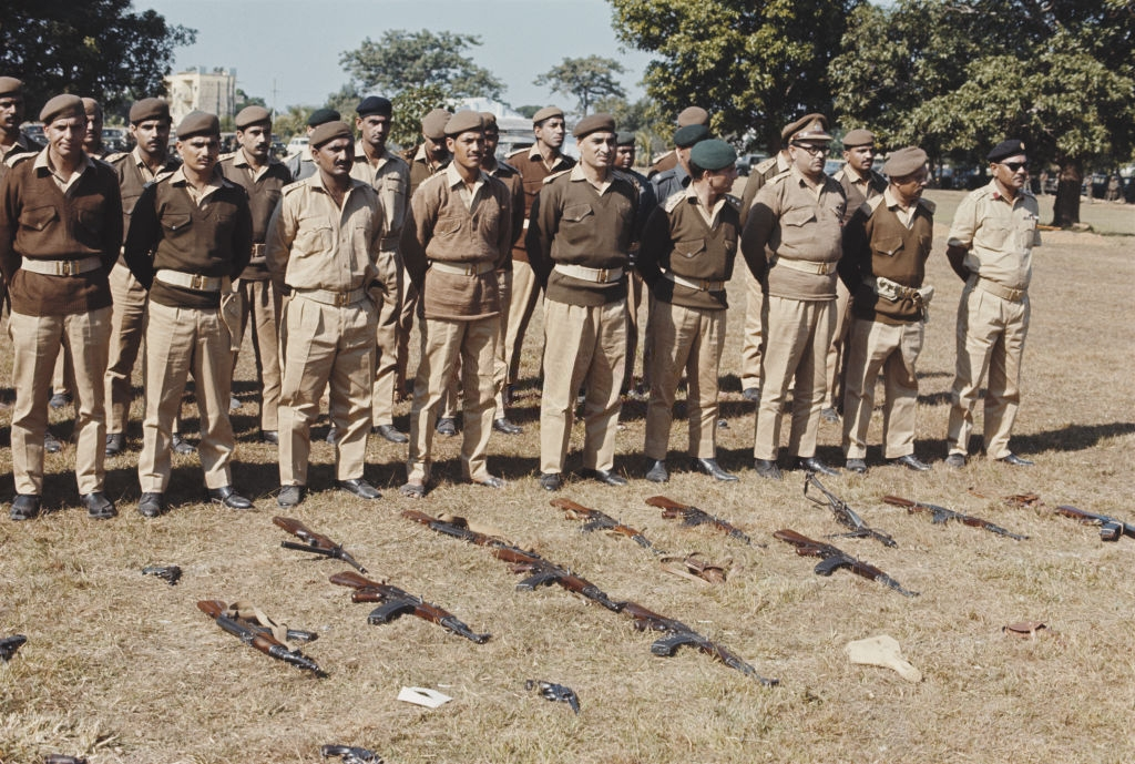 1971 War, When 93,000 Pakistani soldiers surrendered to the Indian Army ...