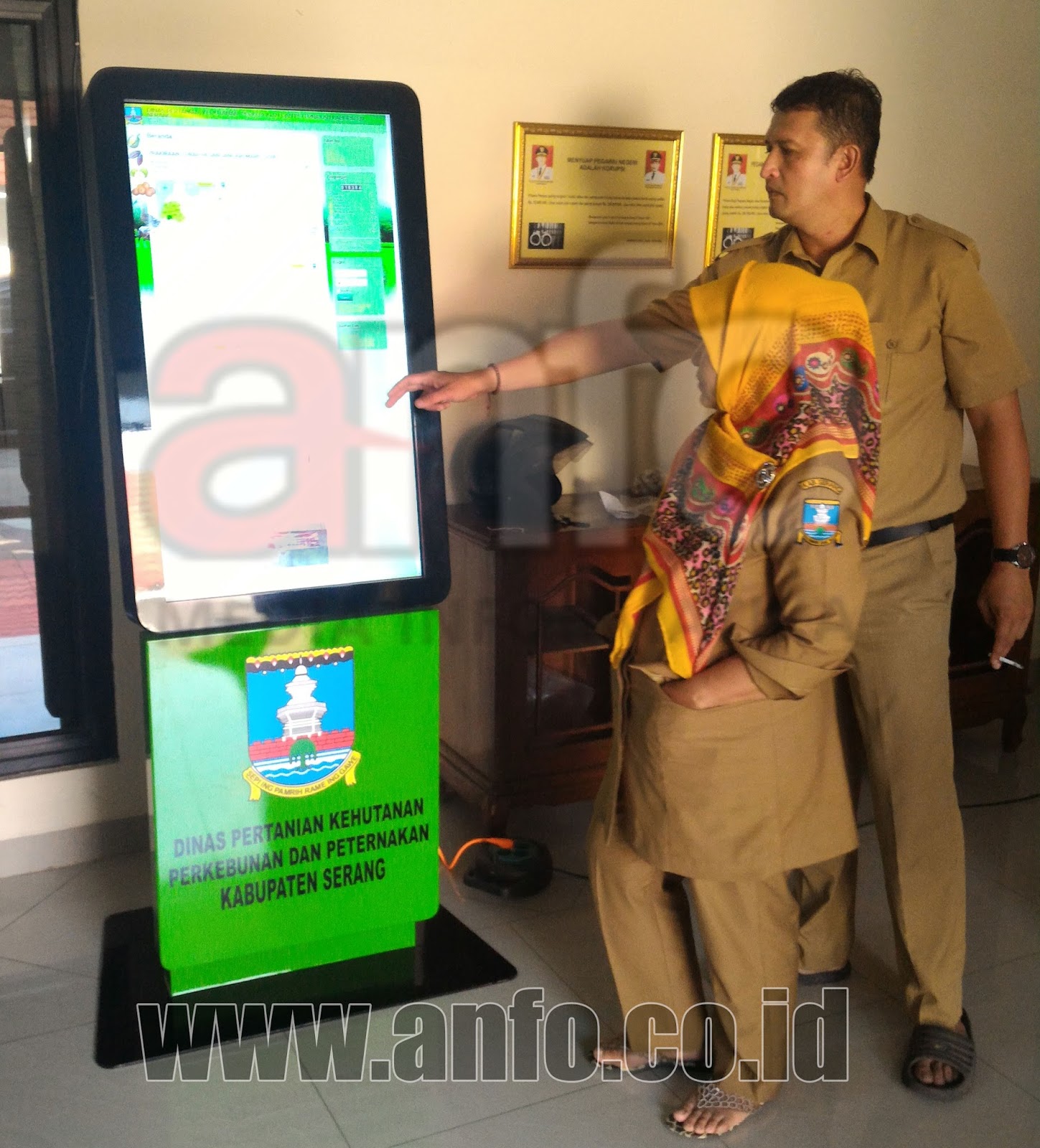 Papan Informasi Elektronik di Kantor Pemerintahan