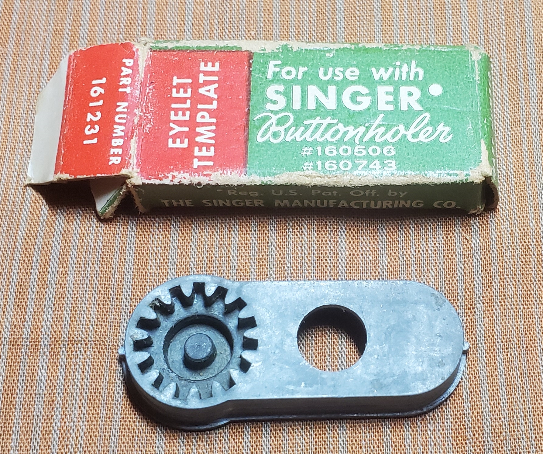 DragonPoodle Studio: Down The Rabbit Hole: Buttonholers