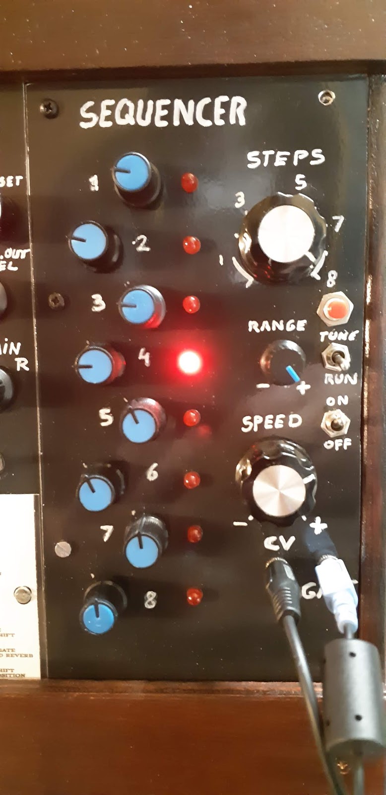 Eddy Bergman.com: Synthesizer Build part-8: 8 STEP SEQUENCER.