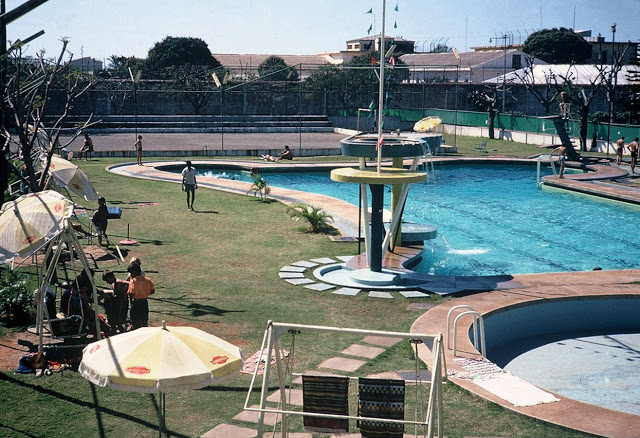 Piscinas do Clube Militar de Lourenço Marques, actual Escola Cinderella ...