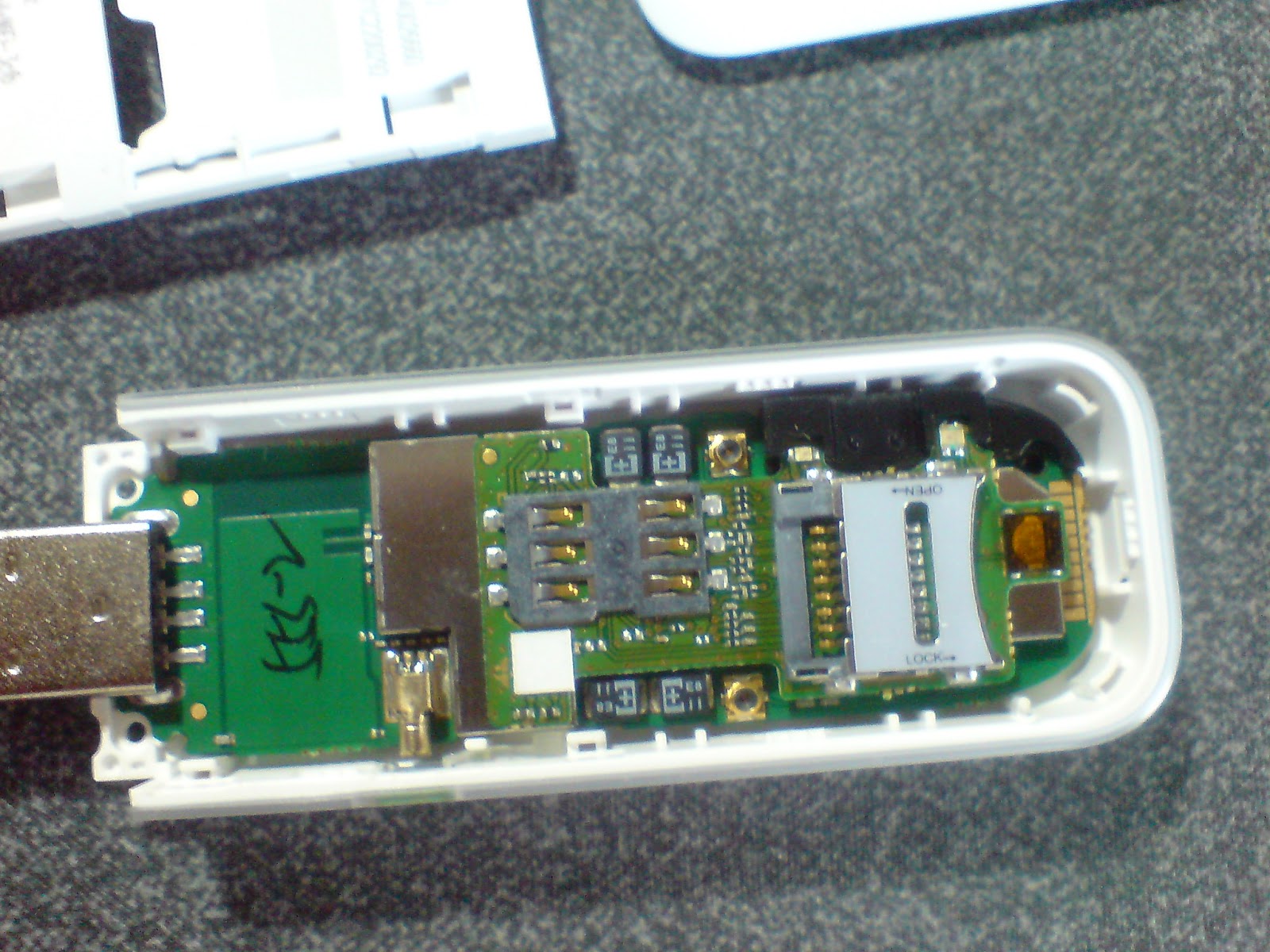 Tech31: The Anatomy of Huawei E355 Mobile Wifi Smart HSPA+