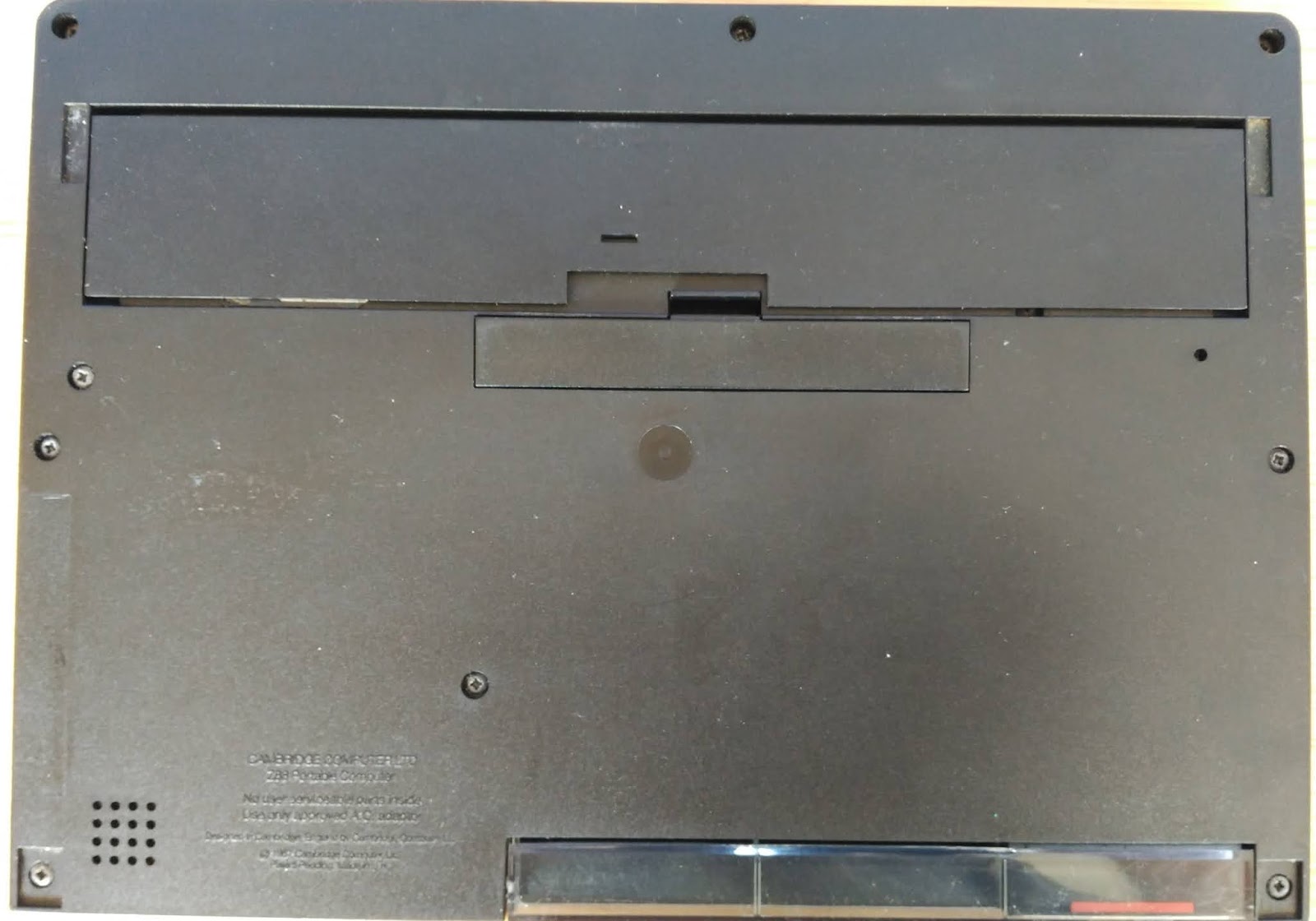 Retro Ordenadores Orty: Cambridge Computer Z88 (Portable Computer) (1987)