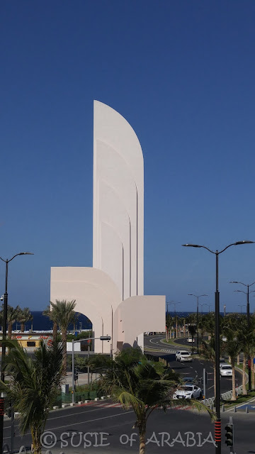 Jeddah Daily Photo: Jeddah Sculpture "The Seagull"