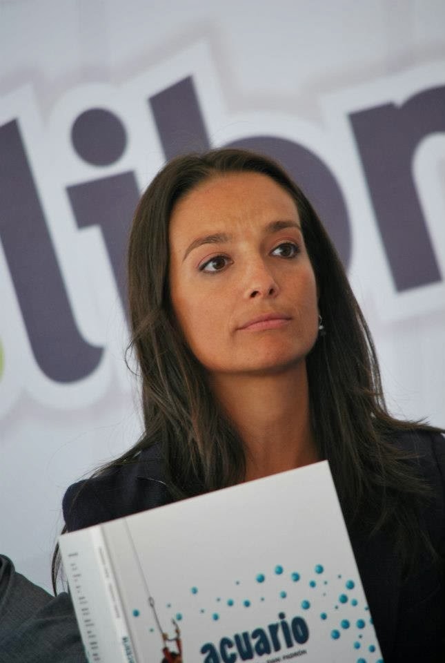 Versos e Aloumiños: A LUZ DAS PALABRAS (37) María Canosa