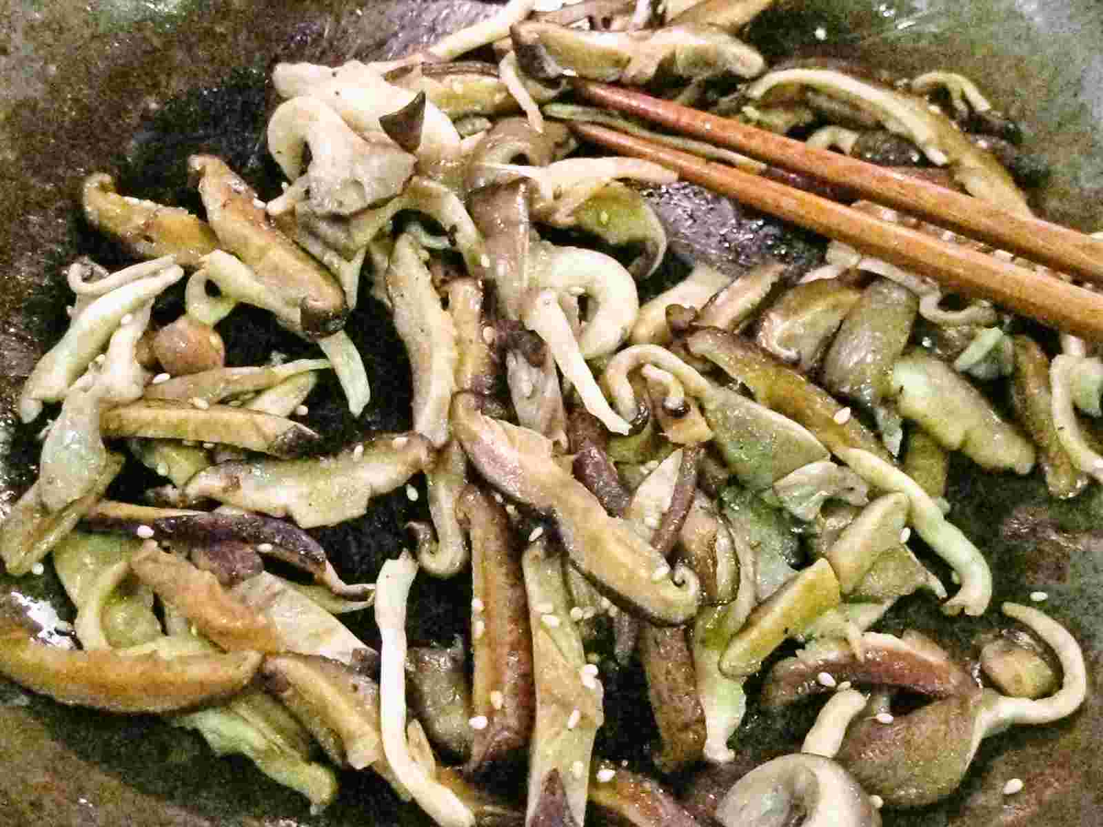 Recipes for Tom: Kinoko no namuru / mushroom namul saute