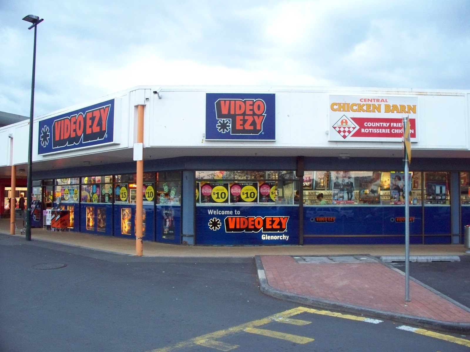 Jauh Beda Sama Dulu, Ini 10 Hal Yang Pernah Berjaya Sebelum Internet Muncul