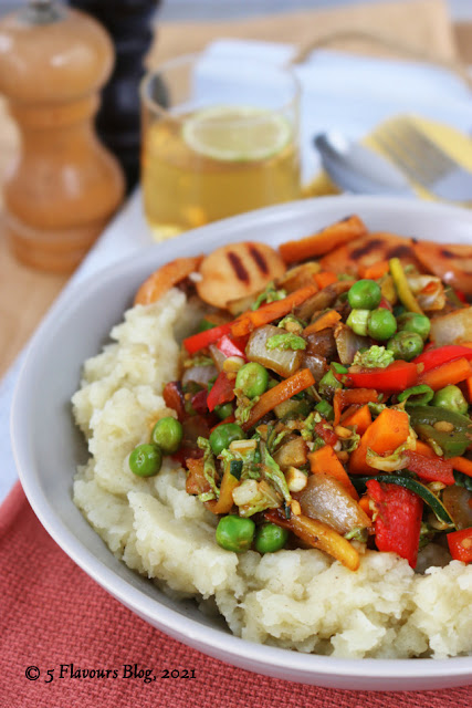 PLAT DU JOUR : Stir-fried Veggies on Mash with Grilled Russian