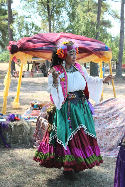 My First Time as a Real Renaissance Faire Performer - Quirky Bohemian ...