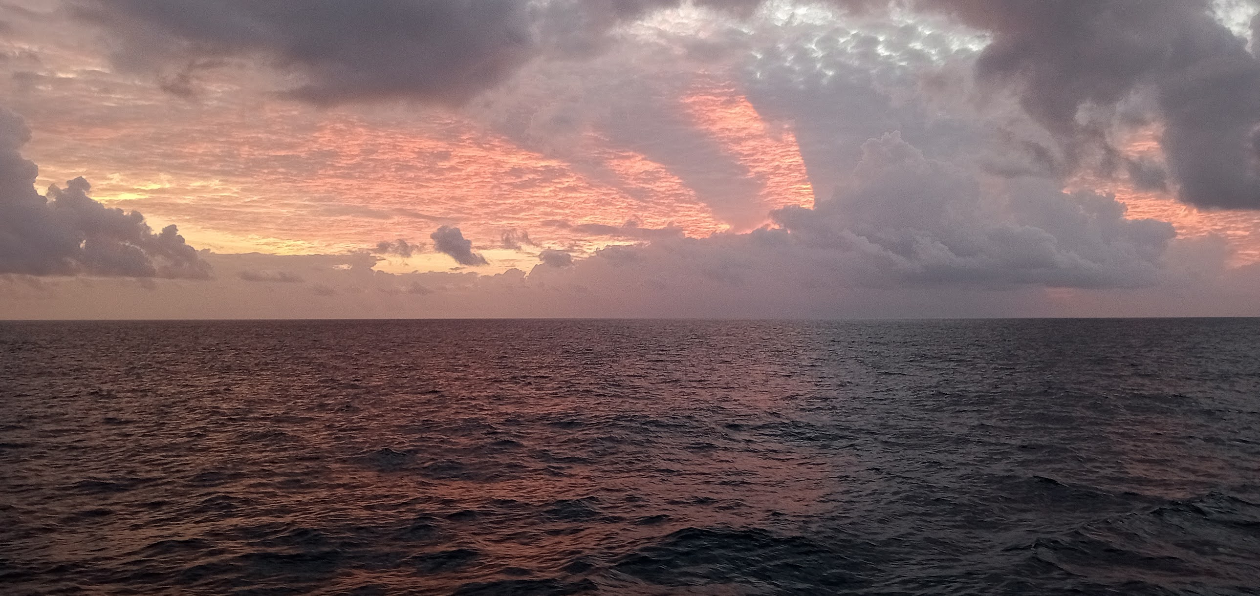 The Seismologist Space: Participation to the Indian Ocean Geoid Low ...