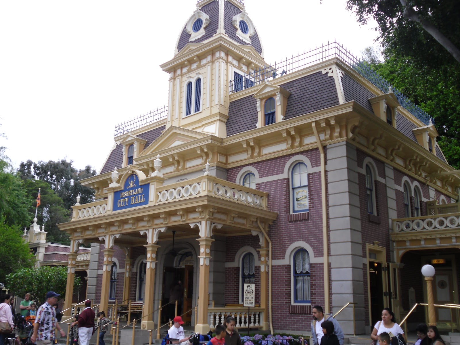 Grading Disney: Photo Tour - Disneyland #1 Main Street U.S.A.