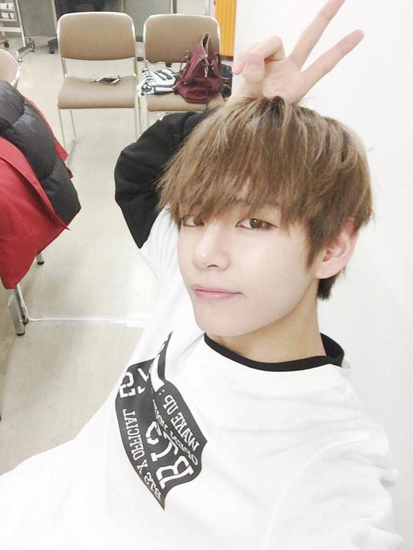 BTS / 방탄소년단: TAEHYUNG/ V SELCAS: