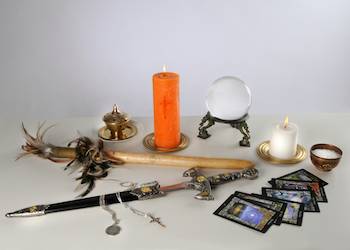 New Orleans Voodoo: Picture of a Basic Altar Setup